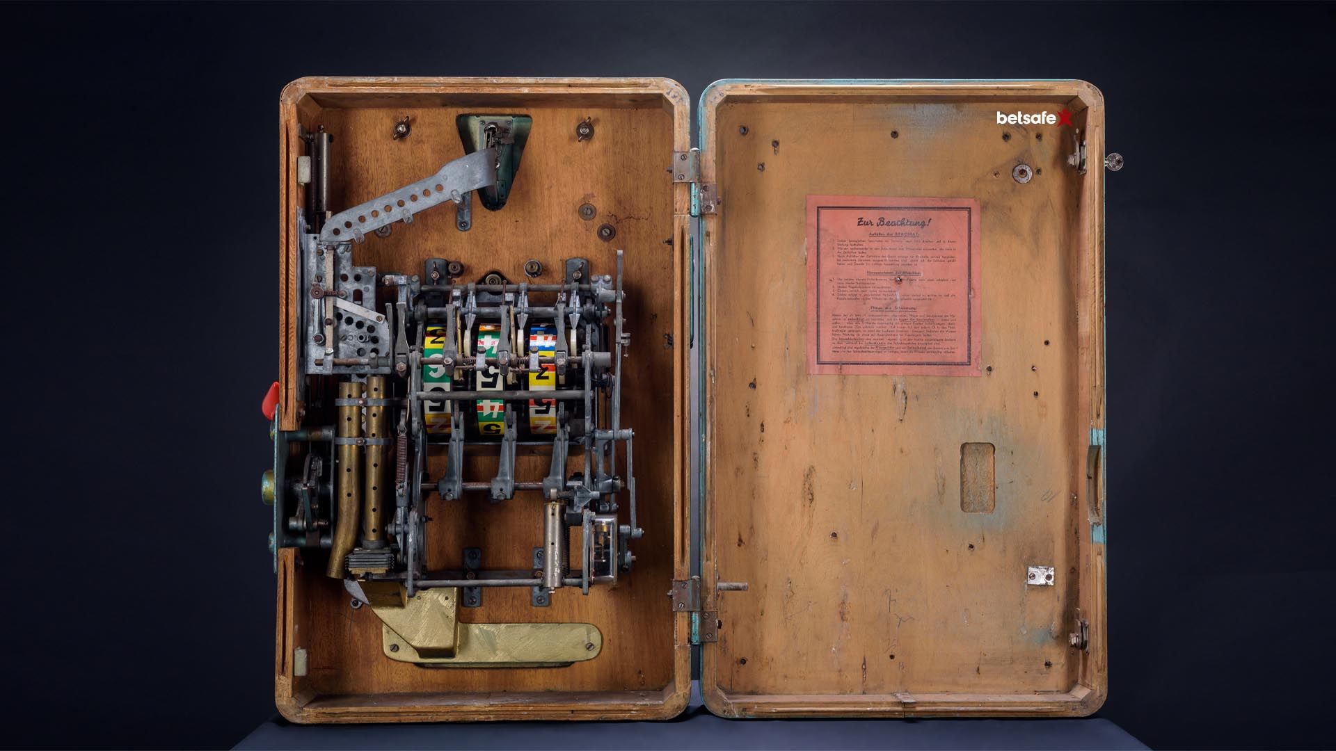 We’ve Got a 70-Year-Old Mechanical Slot Machine!